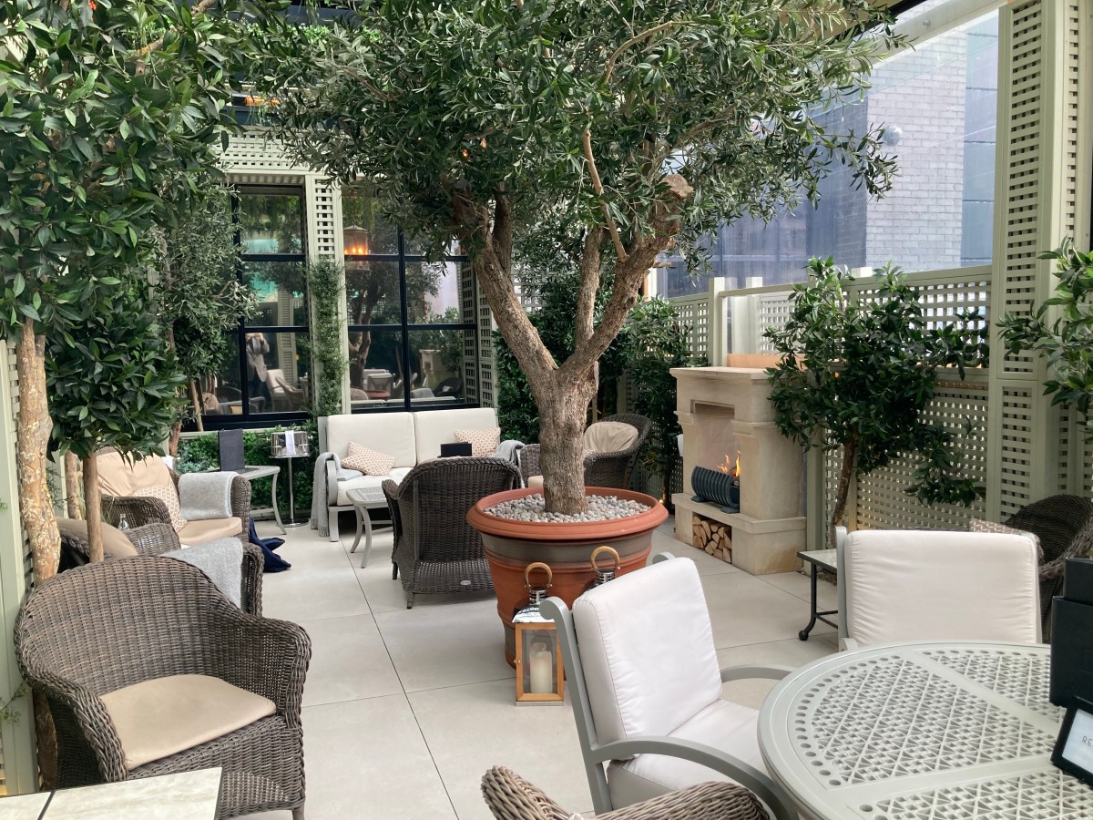 A visit to the Cigar Terrace at Dakota Hotel and Astons of Manchester ...