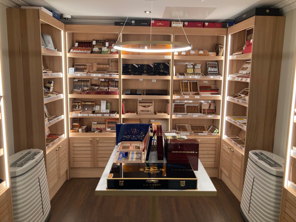 City of London Cigars opens new cigar shop and sampling lounge in ...