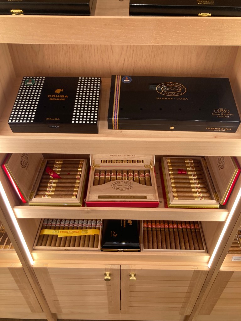 City of London Cigars opens new cigar shop and sampling lounge in ...