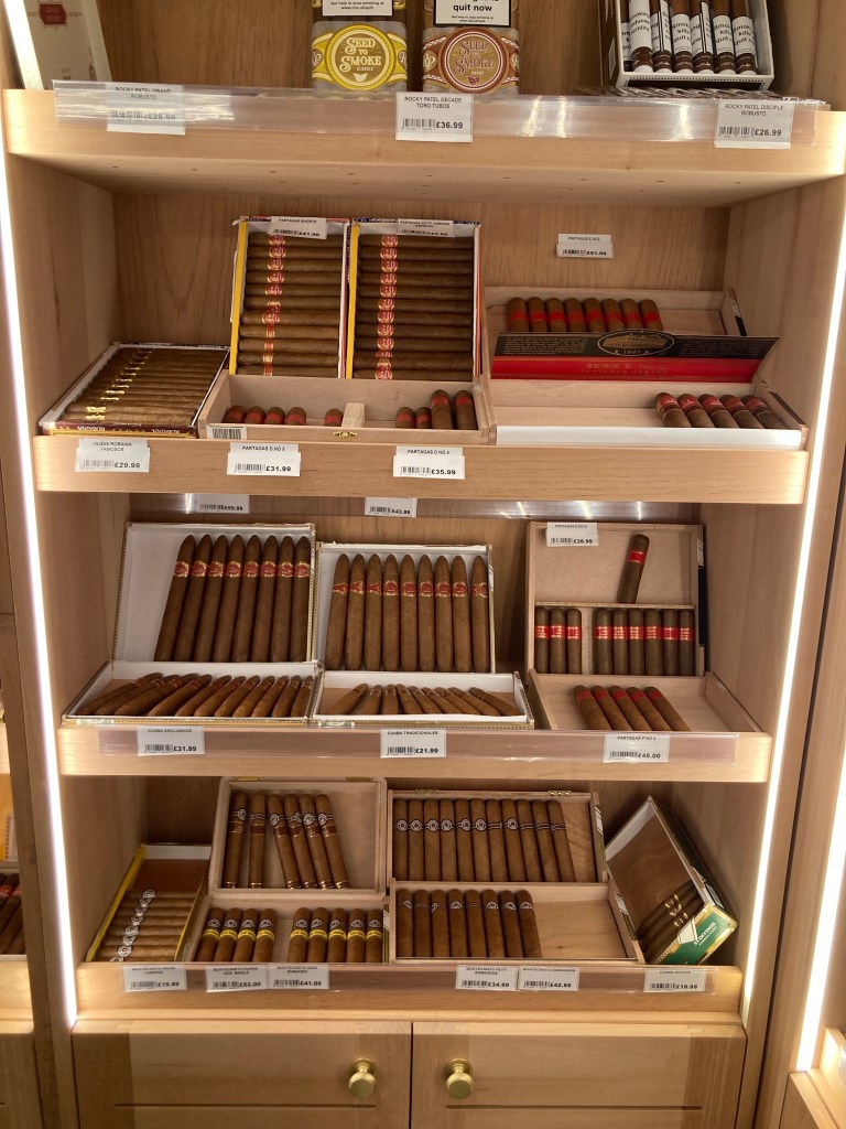 City of London Cigars opens new cigar shop and sampling lounge in ...