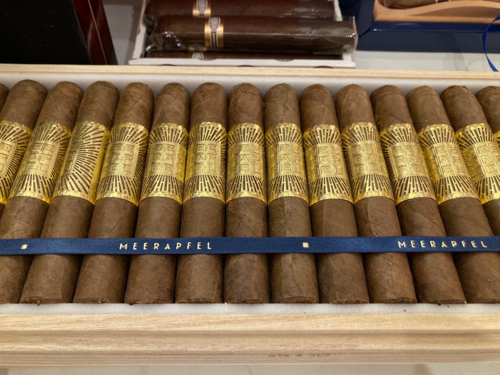 City of London Cigars opens new cigar shop and sampling lounge in ...