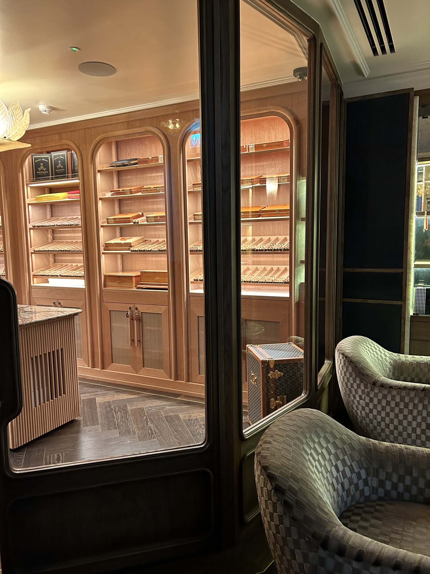 A visit to new London cigar shop and sampling lounge, Fumar – London ...