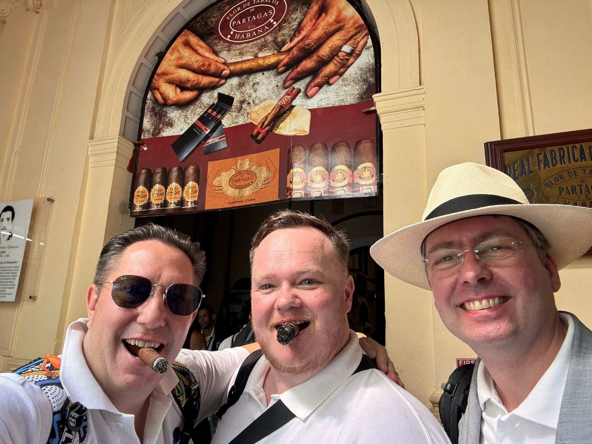 77d9185a-6514-4555-9646-53aa3c81b04c-1 – London Cigar Smoker
